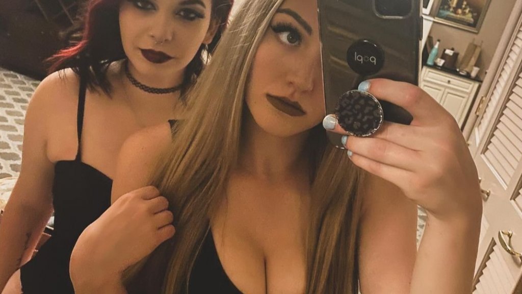 Войната на TikTok срещу моделките от OnlyFans - Webcafe.bg