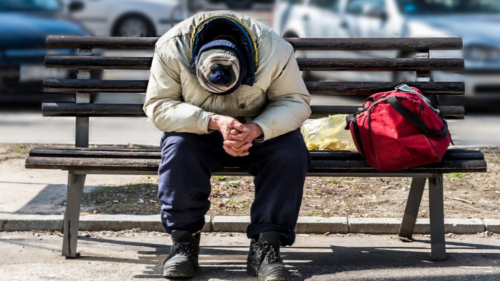 Най стиснатият немски милионер който рови в кофите за боклук за храна Webcafe Bg