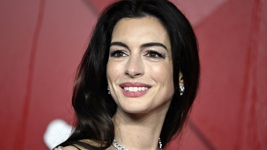 Ан Хатауей - Холивуд ѝ казваше, че не е секси, но тя се смята за живата версия на събота вечер ...