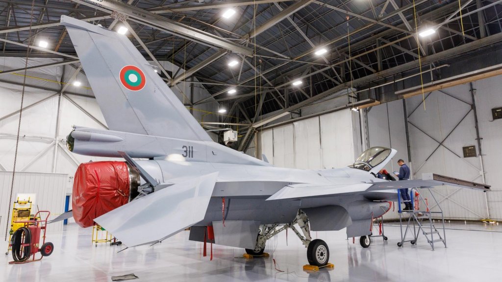 Първият български F-16 Block 70 пристигна у нас (Видео) - Webcafe.bg