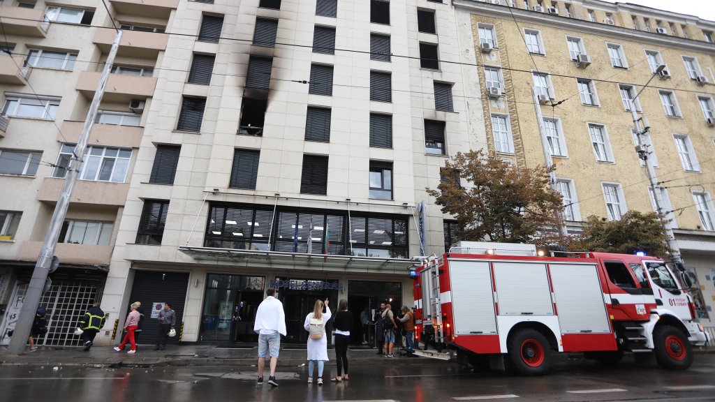 Жена загина при пожар в хотел в София - Webcafe.bg
