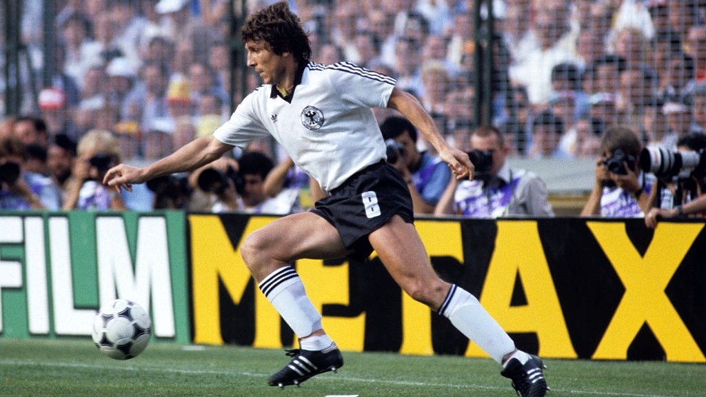 Той бе вдъхновителят на Ван Бастен и автор на Гола на века - Webcafe.bg