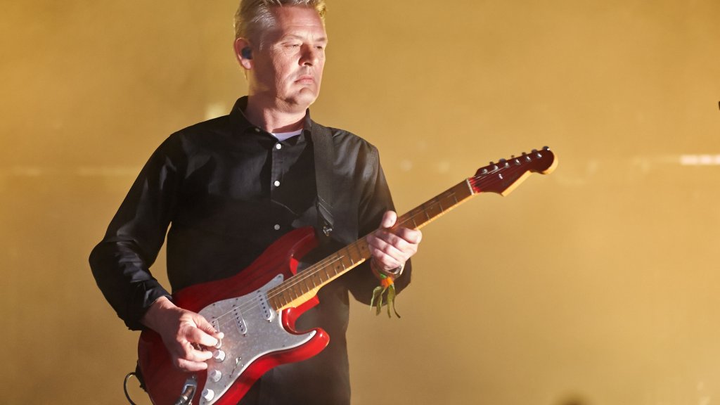 Почина китаристът на Massive Attack Анджело Брускини - Webcafe.bg