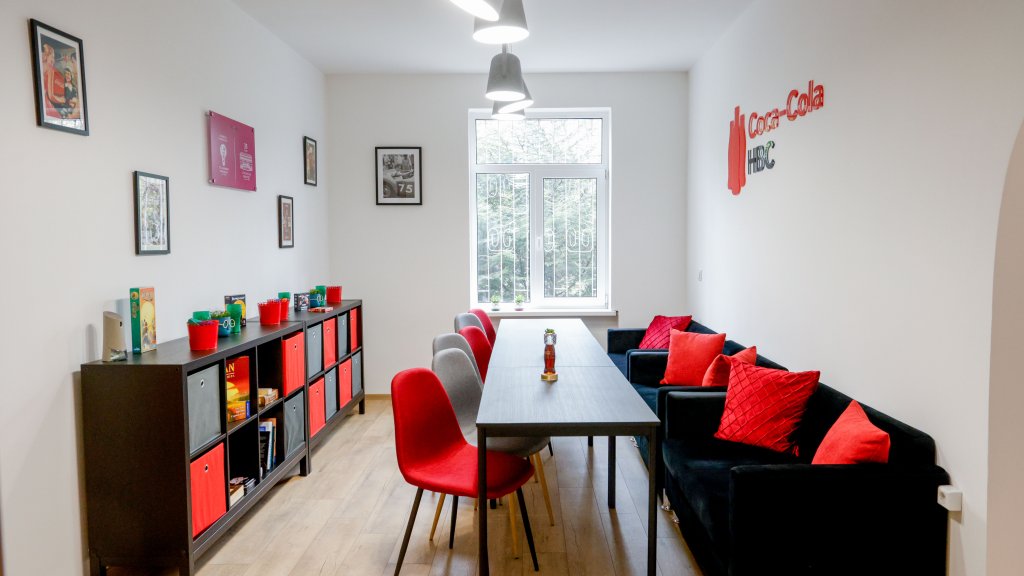 Social room за студенти - как Кока-Кола ХБК България създаде иновативно пространство в ...