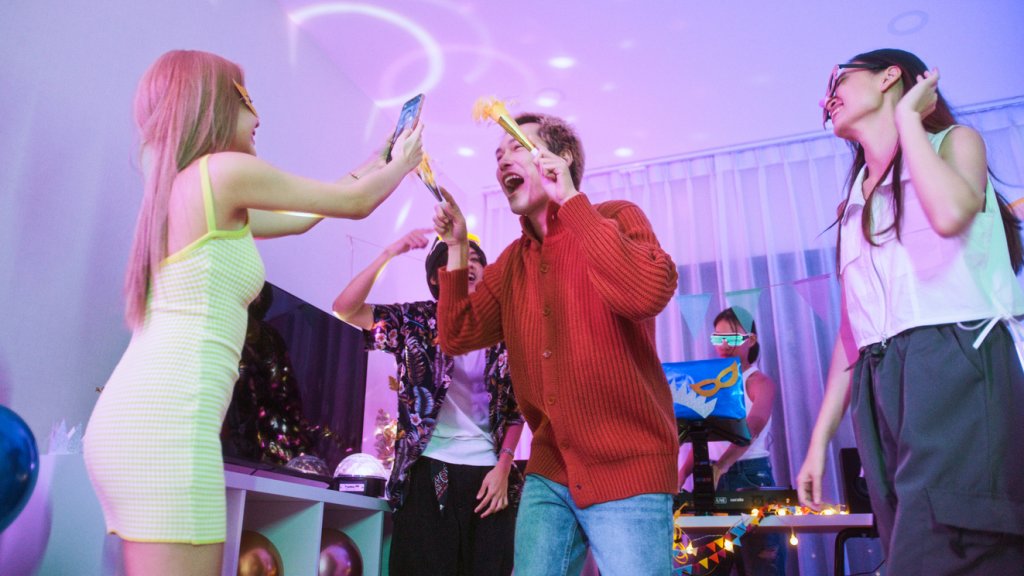 Горещите TikTok трендове, които превземат офисите - Webcafe.bg