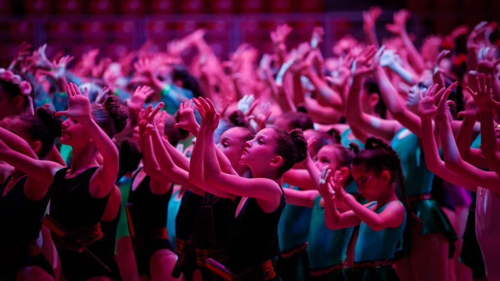 Златни! Малките грации станаха световни шампионки на пет обръча - Webcafe.bg