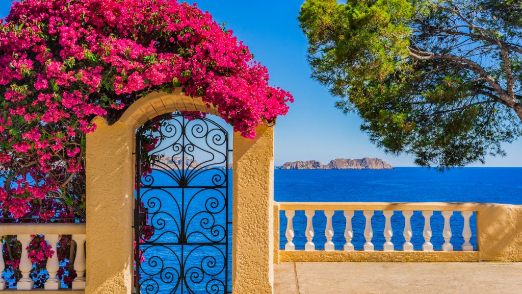 100% данък при продажба на имот: Испания иска да изплаши британците, които си купуват къщи в ...