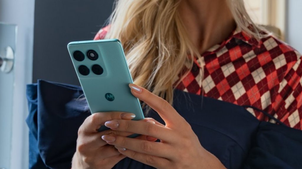 Motorola edge 60 fusion - флагмански функции без флагманска цена - Webcafe.bg