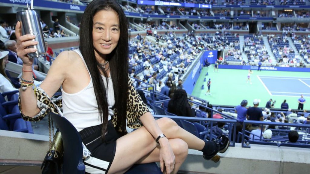 Вера Уанг на 75: Бургери, чипс, коктейли с водка и работохолизъм - Webcafe.bg