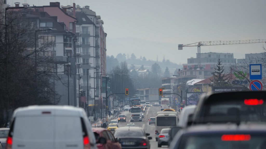 Опасно мръсен въздух днес в много градове в страната - Webcafe.bg