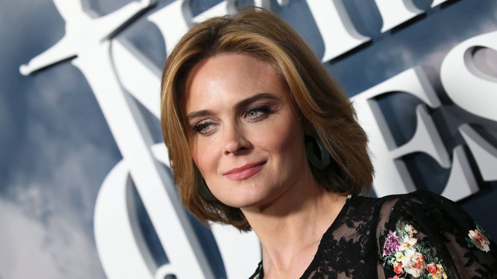 Емили Дешанел за сериала “Кости”: Работеше по 16 часа на ден и получаваше паник атаки - Webcafe.bg