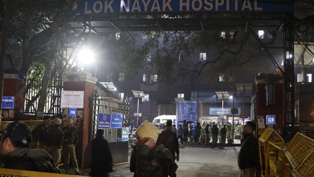 Трагедия в Индия: 18 загинали при блъсканица за влак - Webcafe.bg