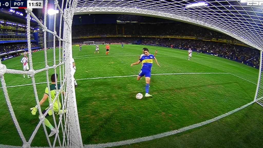 Кавани с шокиращ пропуск от 3 метра (видео) - Webcafe.bg