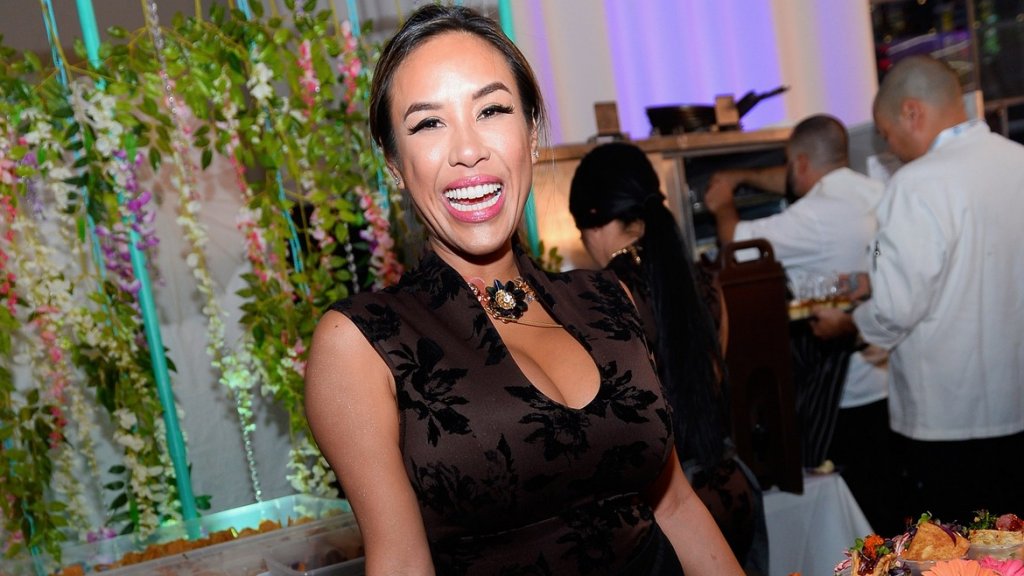 5-минутен newscast: Джени Суши се съблече за шведския Playboy - Webcafe.bg