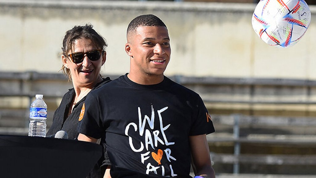 Мбапе вече изкарваше луди пари, но майка му го лъжеше и му даваше по 200 евро на месец - Webcafe.bg