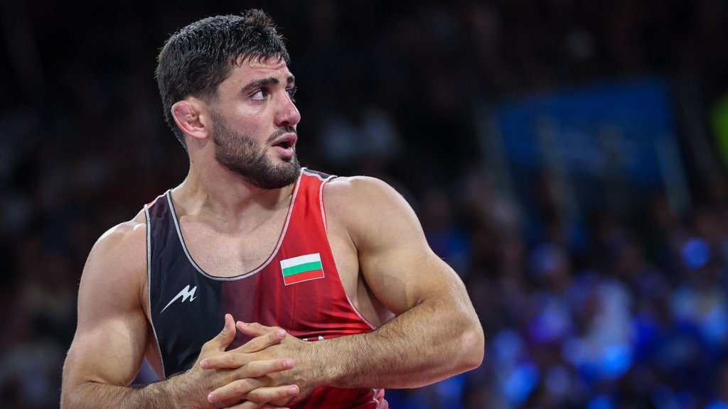 Айк Мнацаканян отпадна на 1/8-финалите в борбата - Webcafe.bg