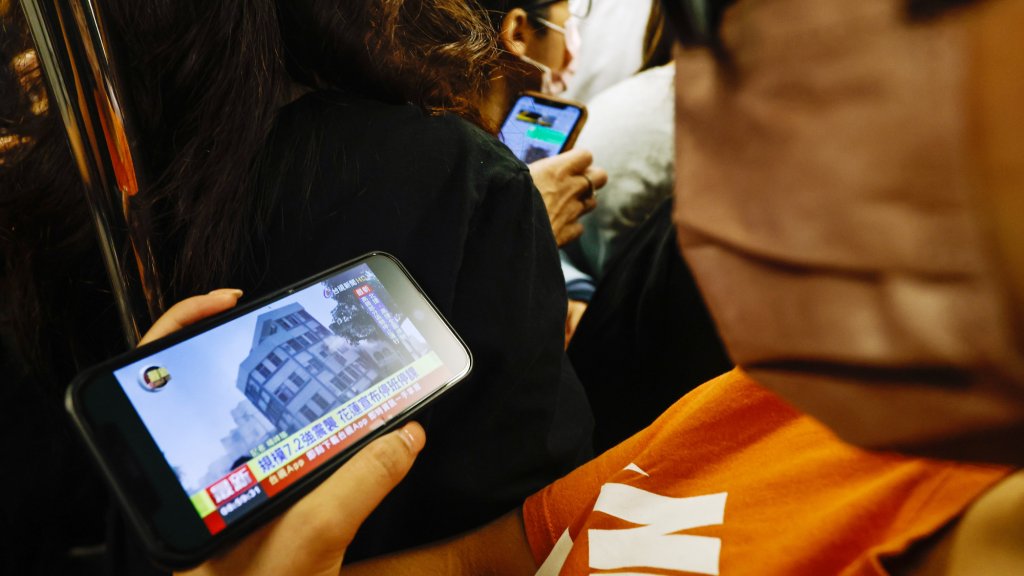 Земетресение от 7,4 по Рихтер уби най-малко четирима в Тайван - Webcafe.bg