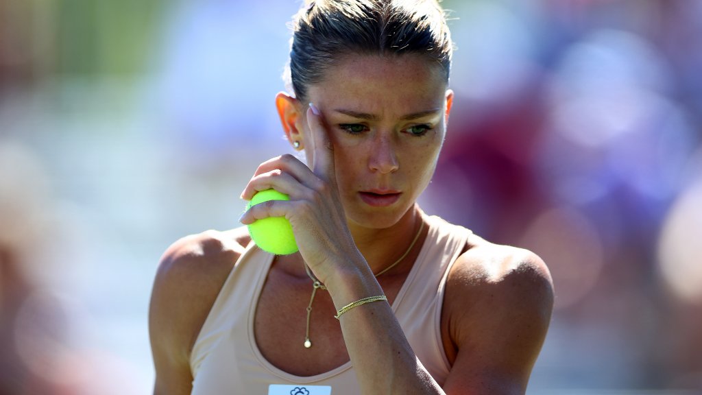 Разследват тенис красавица за фалшива ваксина за Covid-19 - Webcafe.bg