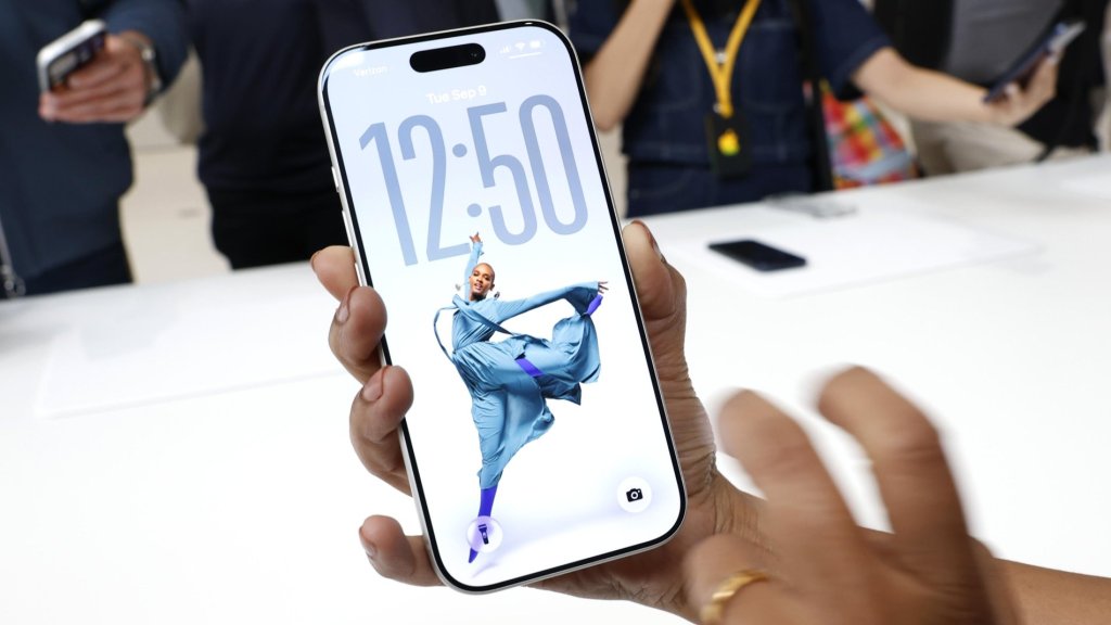 iOS 26 с Liquid Glass - елегантен редизайн или стъпка към Android? - Webcafe.bg