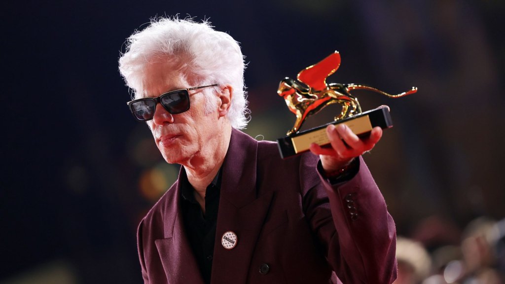 “Баща, майка, сестра, брат“ на Джим Джармуш спечели “Златен лъв“ във Венеция - Webcafe.bg