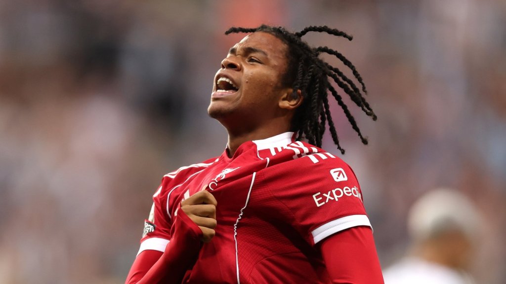 16-годишен донесе победата на Ливърпул след невероятна драма - Webcafe.bg