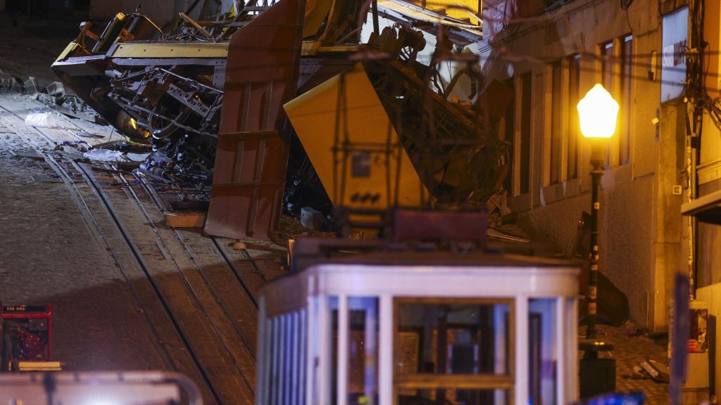 15 загинали след като фуникуляр дерайлира в Лисабон - Webcafe.bg