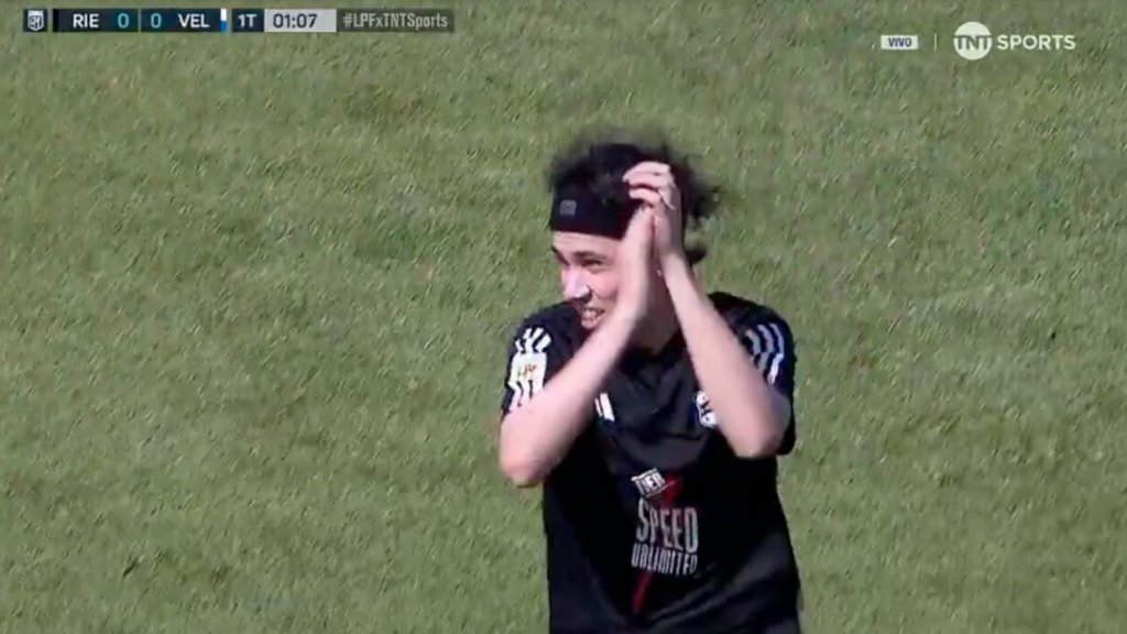 Реклама или черно тото: Как ютубър стана футболист за 50 секунди в Аржентина - Webcafe.bg