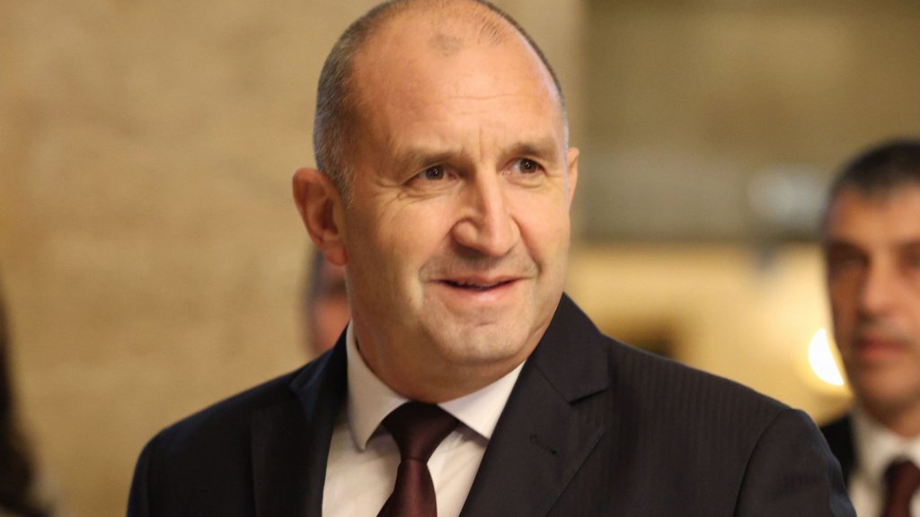 "Предложих референдум, а не партия": Радев защити референдума за еврото - Webcafe.bg