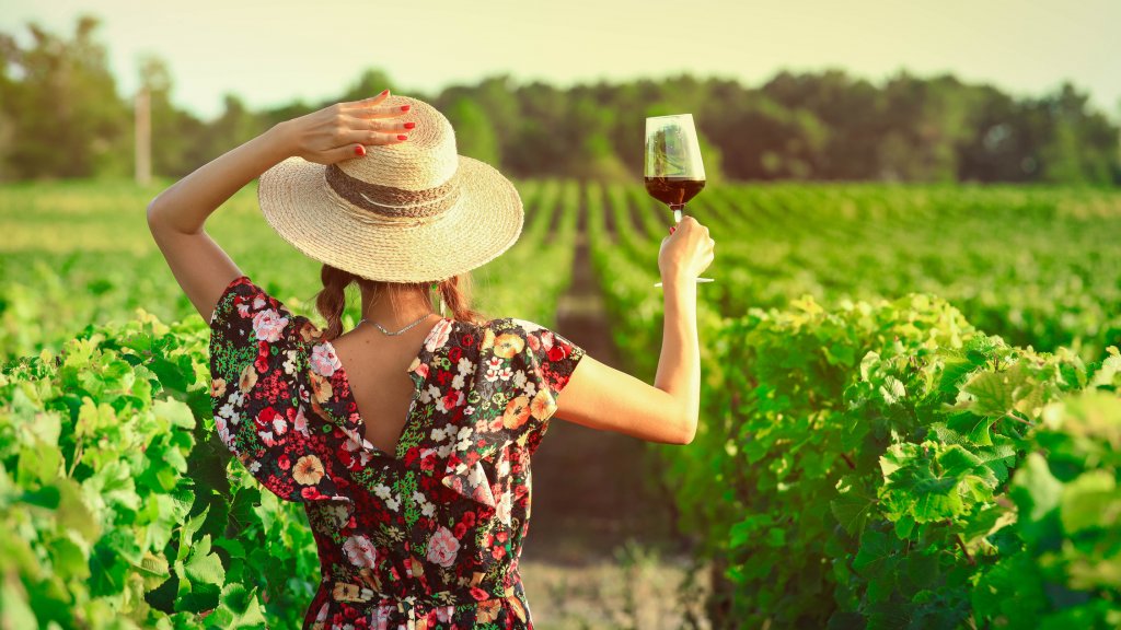 Вино за по 5000 евро бутилката, торено с банани и изпражнения от славей - Webcafe.bg