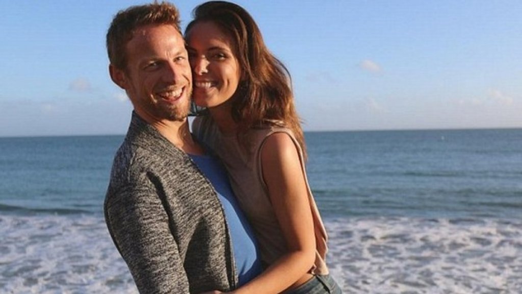 Дженсън Бътън тръгна с модел на Playboy - Webcafe.bg