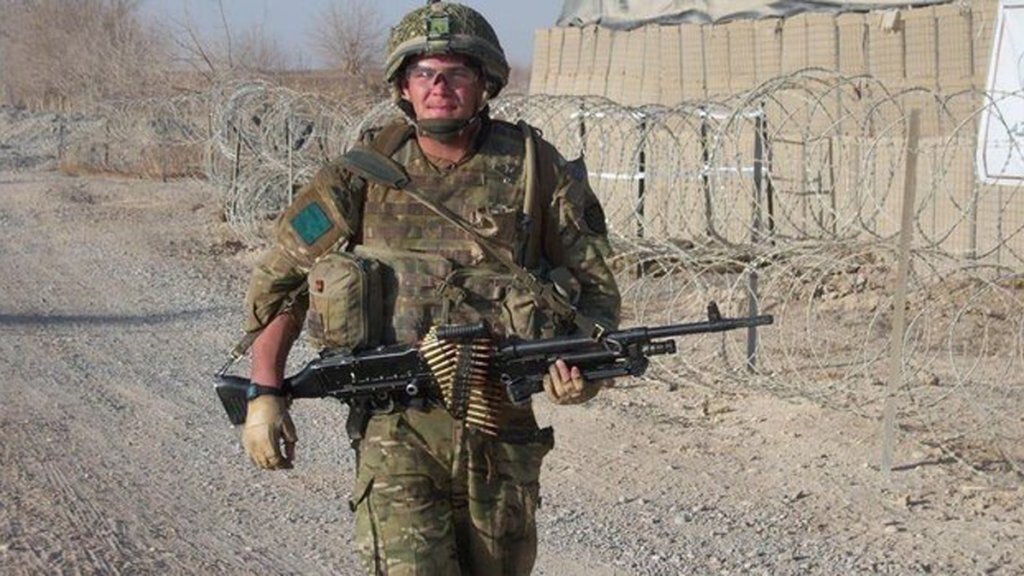 "На 18 теглих една майна на училището и отидох да се бия в Афганистан. Дотогава дори не бях ...