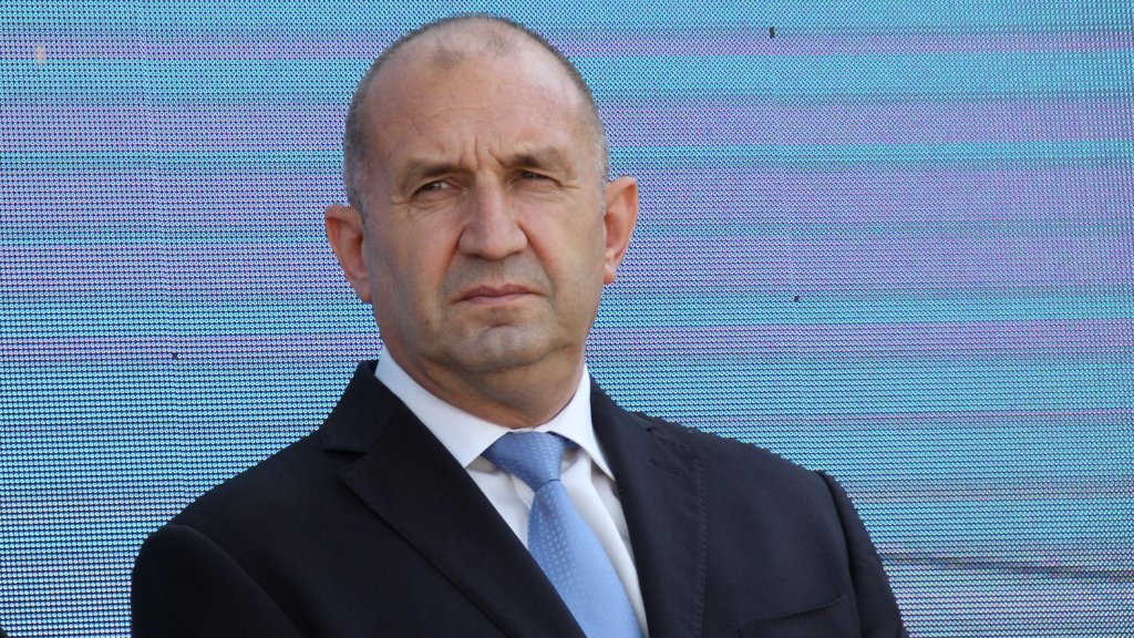 Радев: Досега трябваше да е назначен особен управител в "Лукойл" - Webcafe.bg