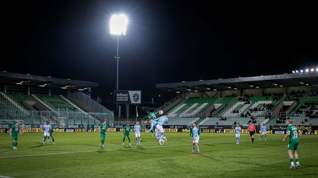 Без българин сред титулярите и пред рехава публика Лудогорец стана шампион за 14-и път - Webcafe.bg