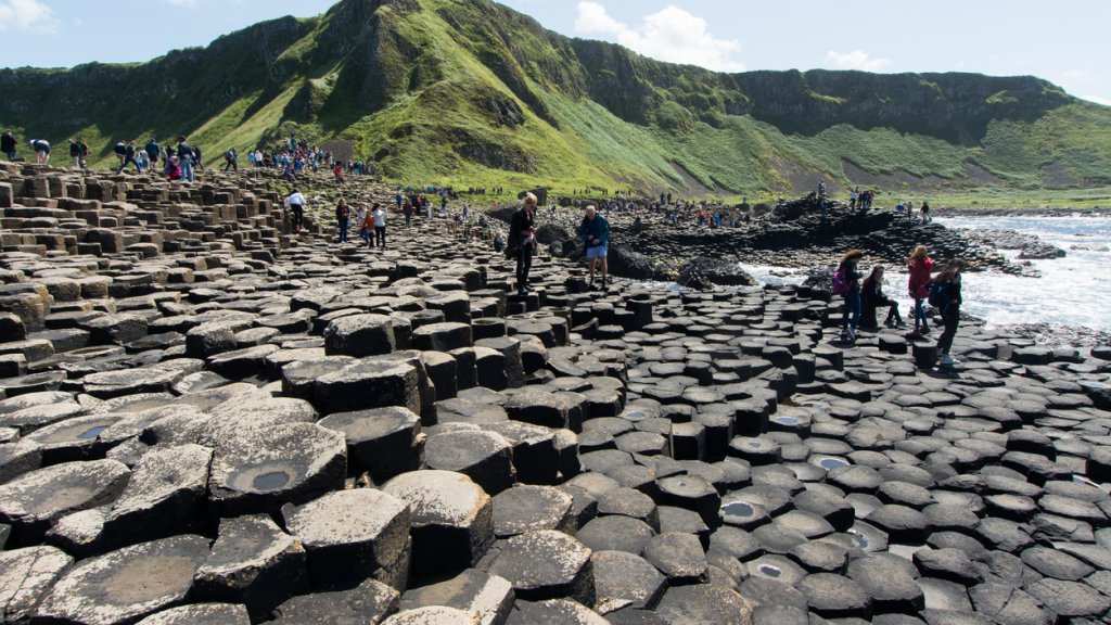 Пътят на великаните - 60 млн. години история, съсипвана с ръждясали стотинки - Webcafe.bg